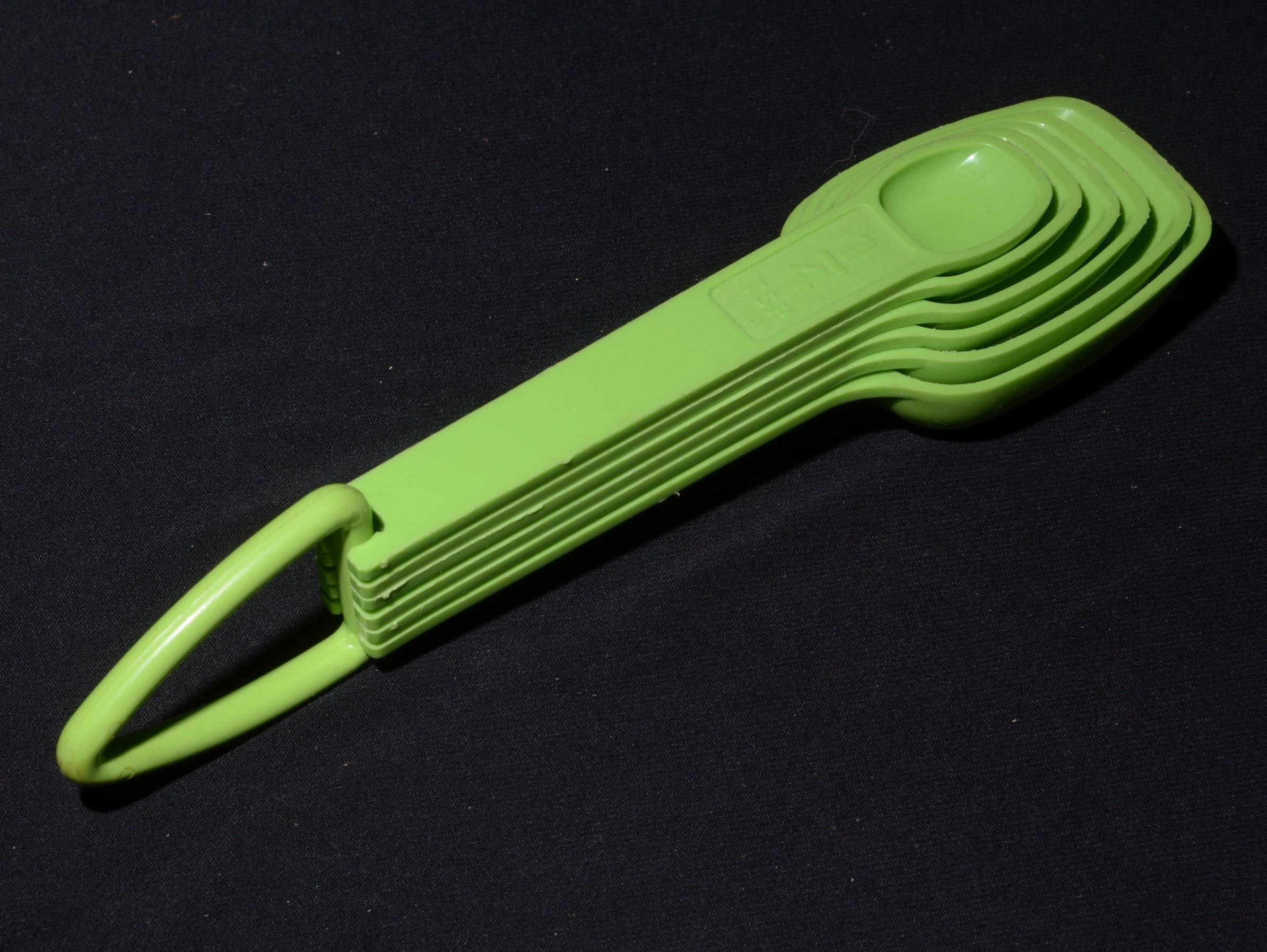 Home & Hobby Vintage Plastic Apple Green Tupperware 6 Measuring Spoon ...