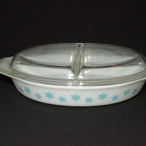 PYREX Turquoise on White Snowflake Duet Promotional 1 1/2 Qt Divided ...