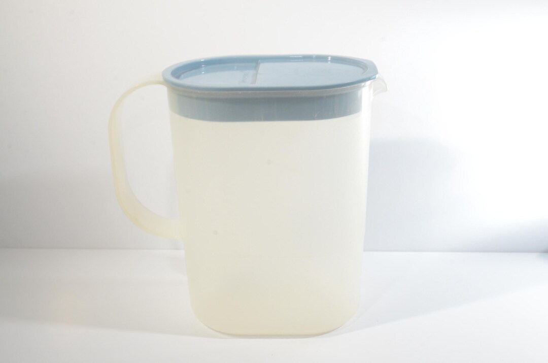 Vintage TUPPERWARE Juice Jug 1529 Sheer With Blue Lid 1530 Handle Small ...