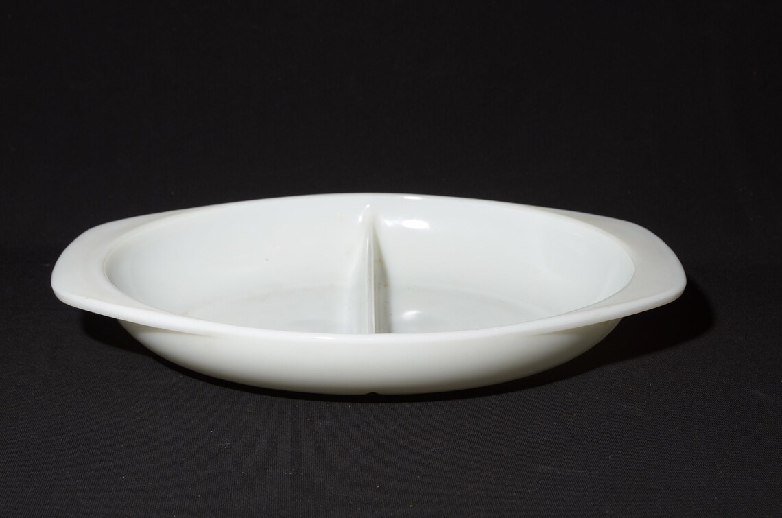 PYREX White 1.5 Quart Oval Divided Dish Vintage Mint Condition | Etsy