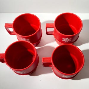Vintage TUPPERWARE Set of 4 Red Mug With White Snowflake 8 Oz Stackable ...