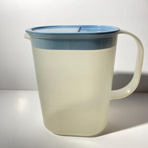 Vintage TUPPERWARE Juice Jug 1529 Sheer With Blue Lid 1530 Handle Small ...