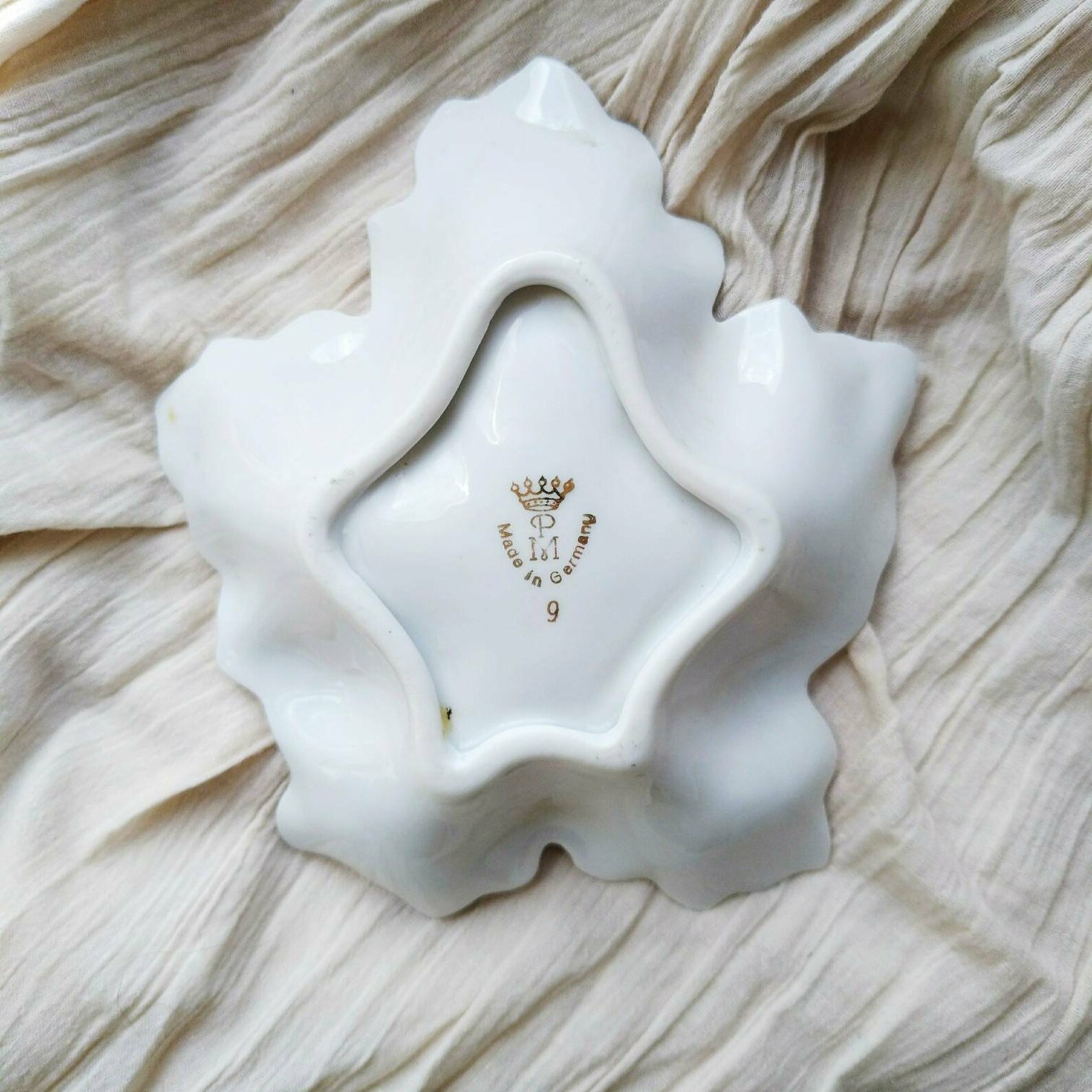 Vintage Ashtray Victorian Ashtray White Ashtray Gift for Smoker Golden ...
