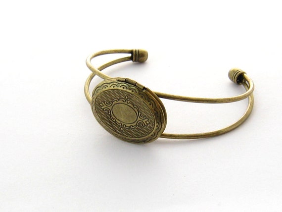 Photo Locket Bracelet Picture Locket Bangle Victorian Jewelry Keepsake Jewelry Antiqued Gold Etsy