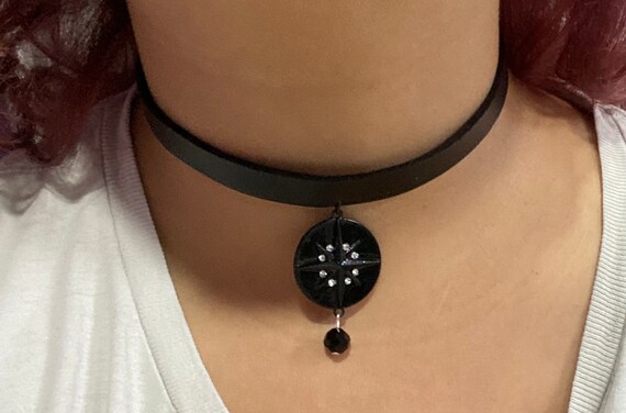 Yennefer Choker Necklace Compass - Etsy