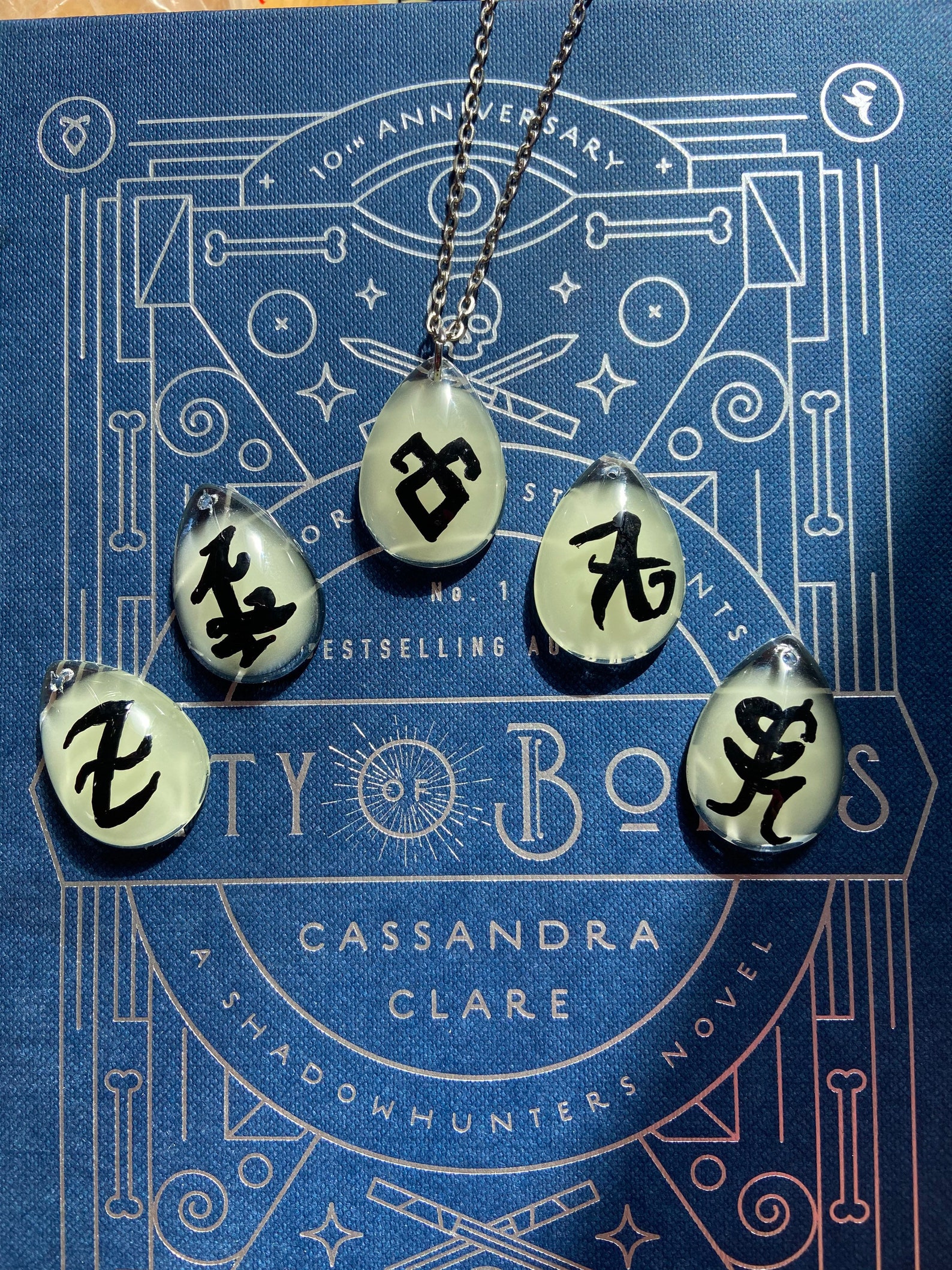 Witchlight Rune Pendant Necklace Shadowhunters the Mortal - Etsy