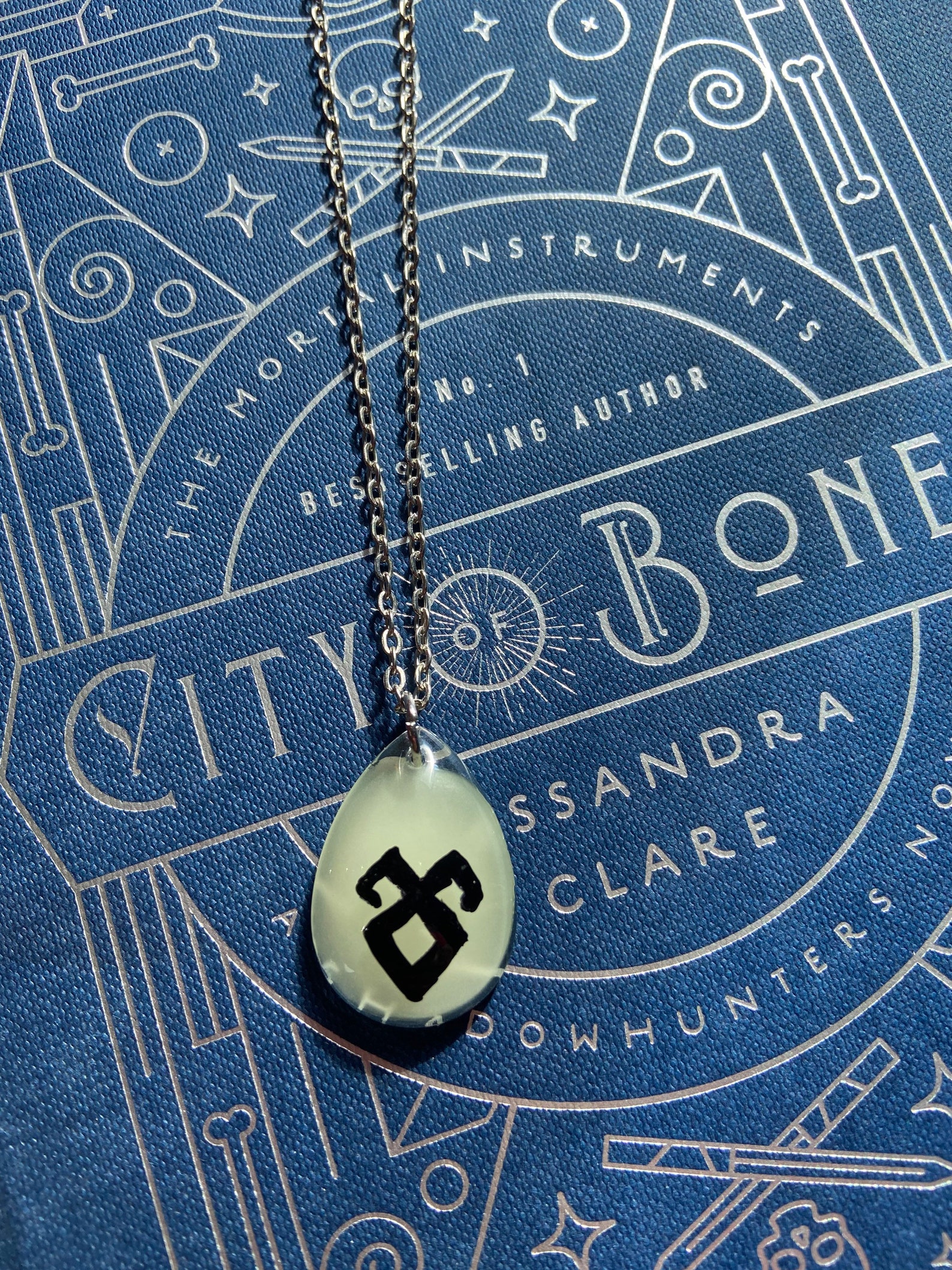 Witchlight Rune Pendant Necklace Shadowhunters the Mortal - Etsy
