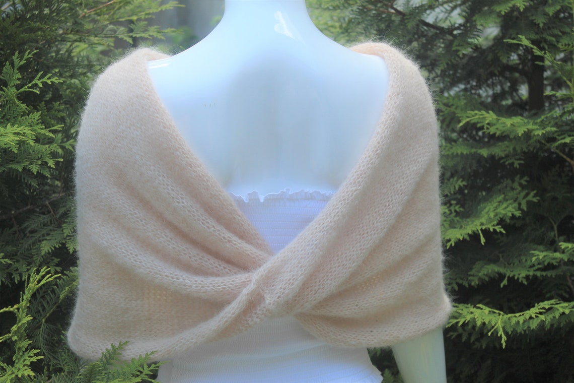 Pink capelet Bridal wrap for winter wedding Knit shawlKnit | Etsy