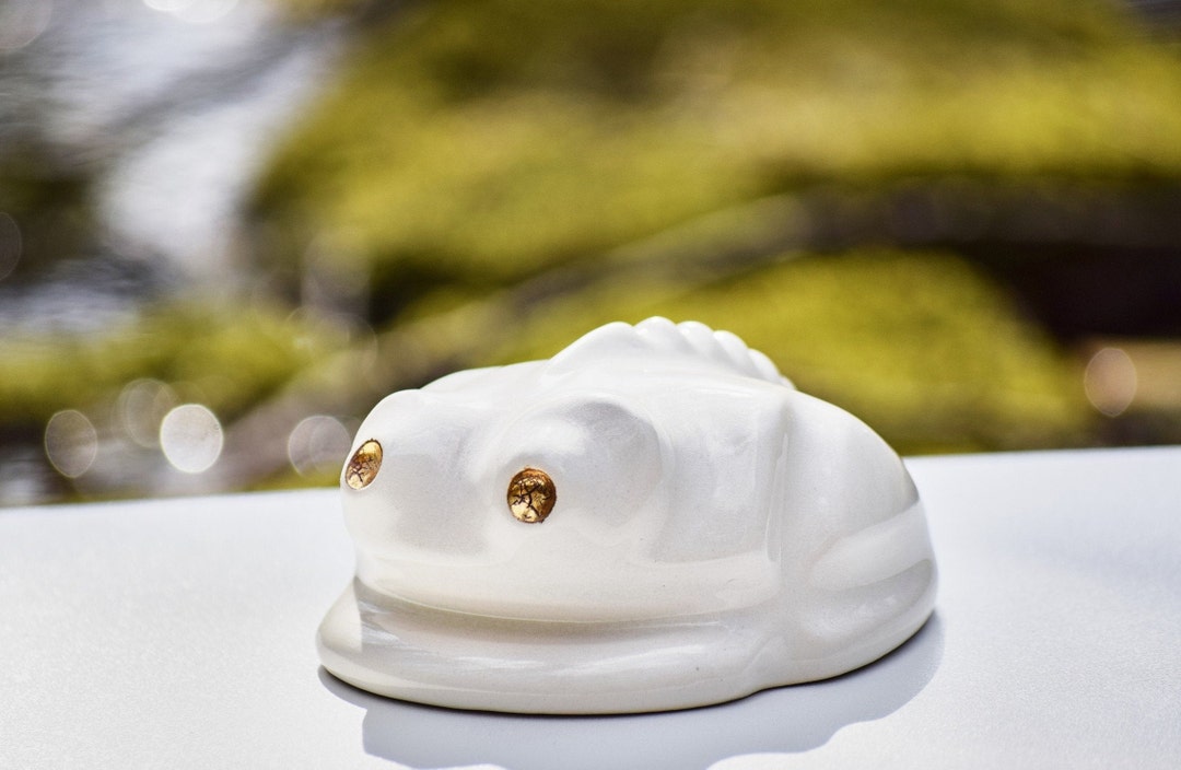 White Porcelain Frog, Office Desktop Décor, Cute Animal Sculpture ...