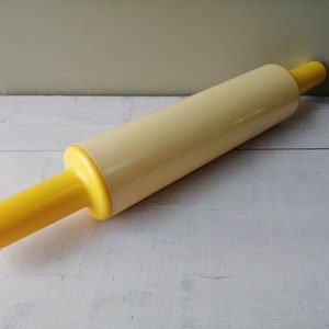 Vintage Yellow Retro Rolling Pin. Hollow Plastic 2 Tone Rollingpin ...