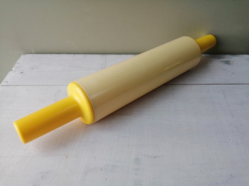 Vintage Yellow Retro Rolling Pin. Hollow Plastic 2 Tone Rollingpin ...