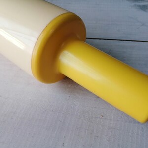 Vintage Yellow Retro Rolling Pin. Hollow Plastic 2 Tone Rollingpin ...