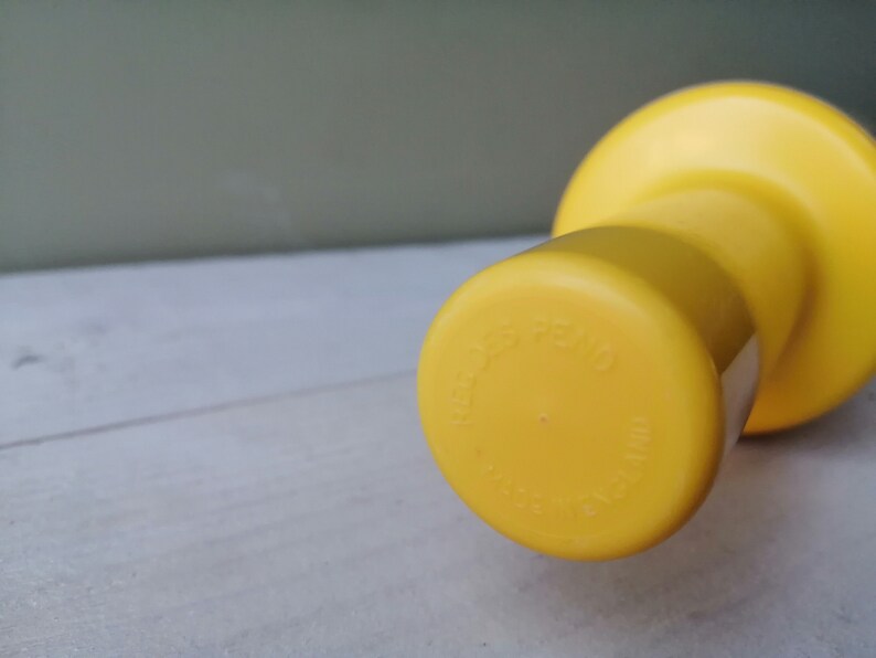 Vintage Yellow Retro Rolling Pin. Hollow Plastic 2 Tone Rollingpin ...