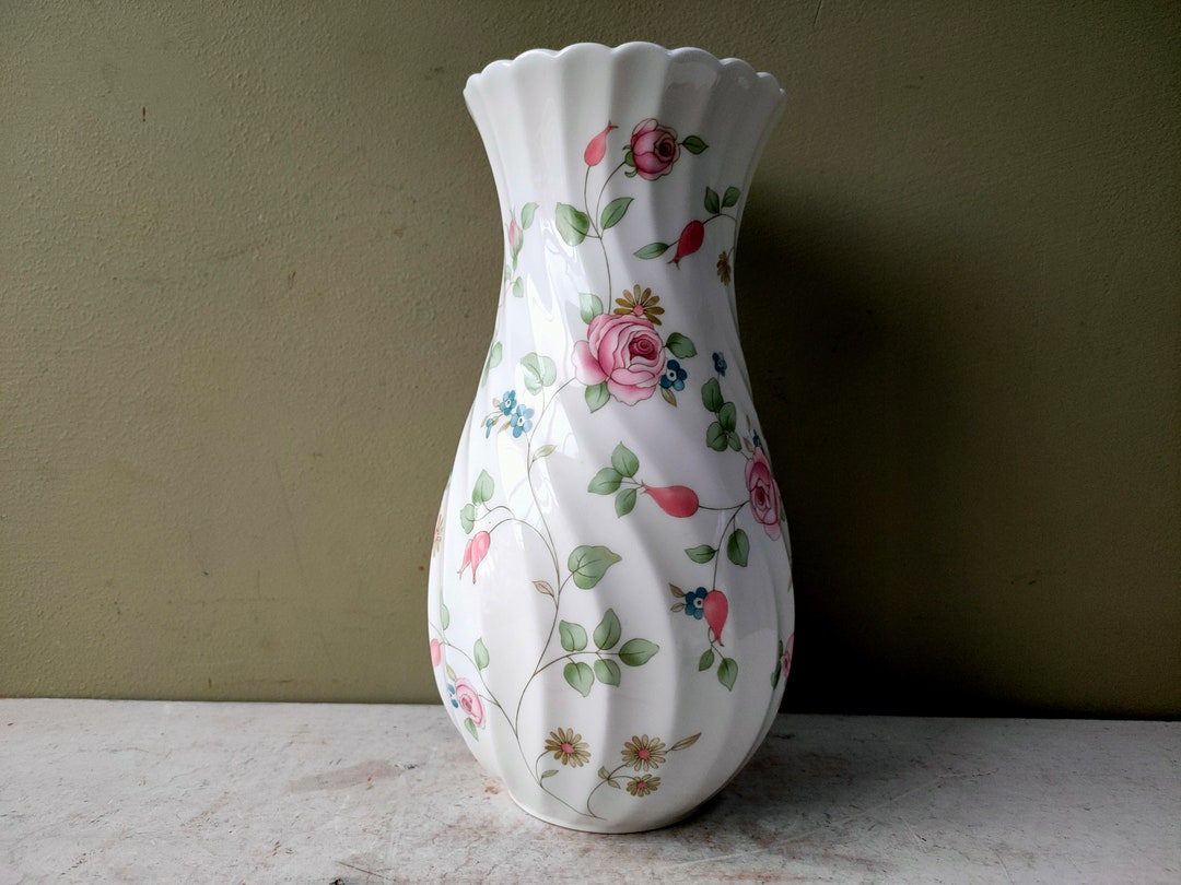 Pretty 8 1/2 Wedgwood Vase in Rosehip Design. Vintage Bone China Tall ...