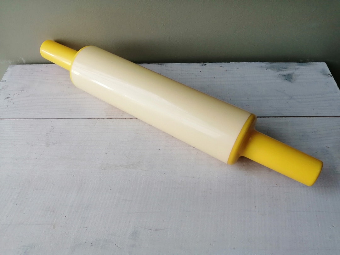 Vintage Yellow Retro Rolling Pin. Hollow Plastic 2 Tone Rollingpin ...