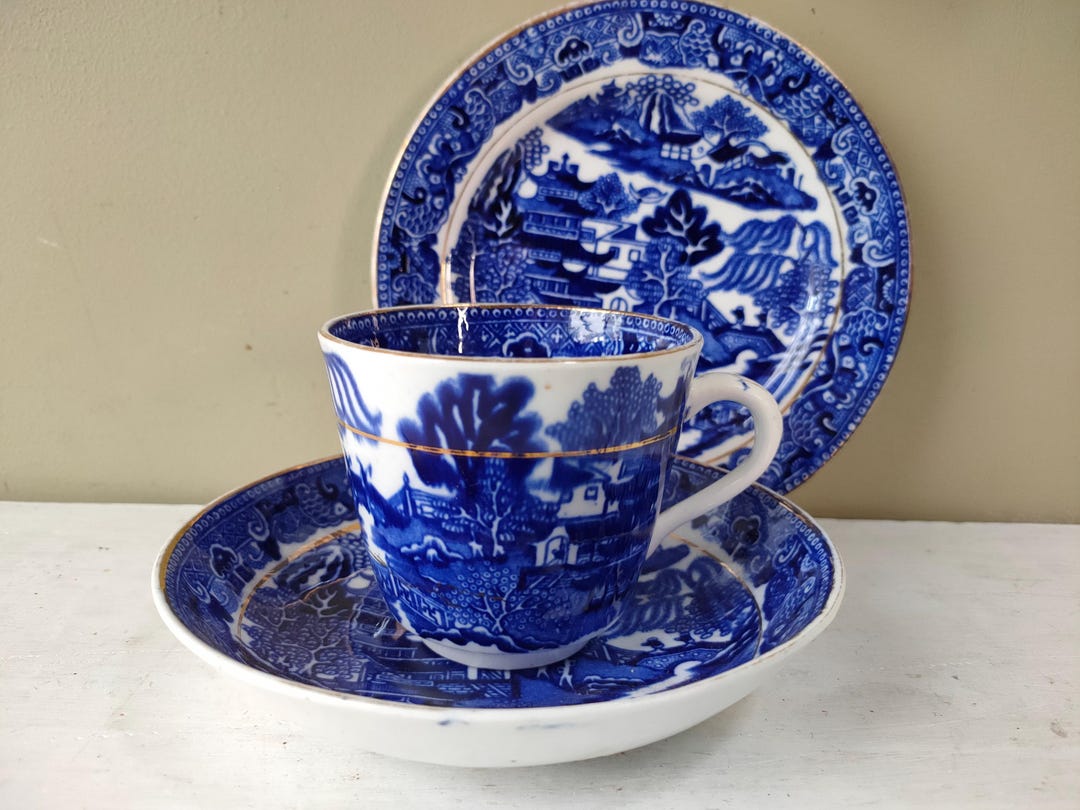 Antique Trio in Chinese Willow Pattern Blue Flow With Gold Detail ...