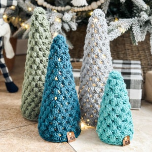 CROCHET PATTERN & VIDEO/ Festive Puff Stitch Trees, Christmas Crochet ...
