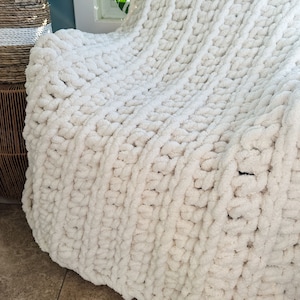 CROCHET PATTERN & VIDEO/ Chunky Cabin Throw, Jumbo Blanket Yarn Pattern ...
