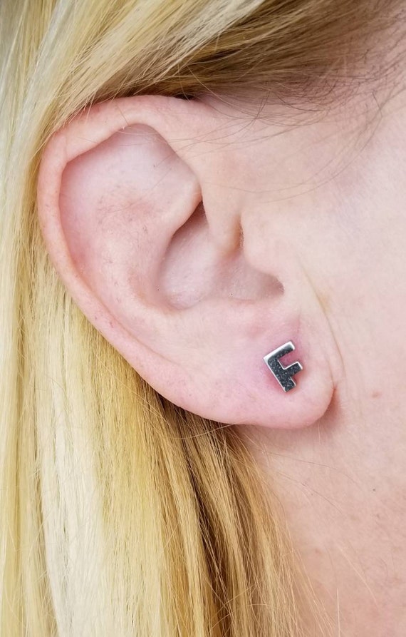letter f earrings - Gem