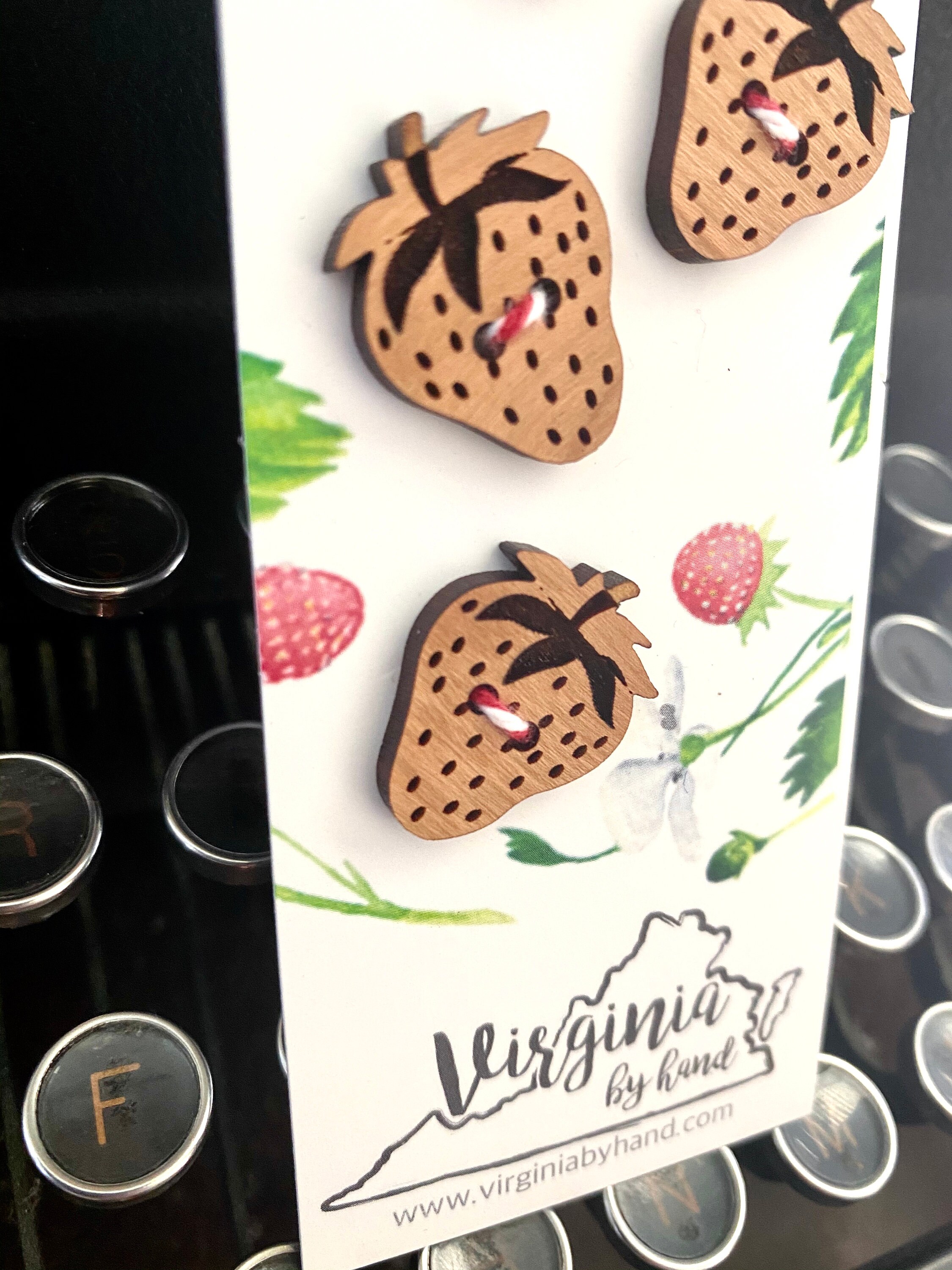 Strawberry Buttons Set of strawberry buttons Solid cherry | Etsy