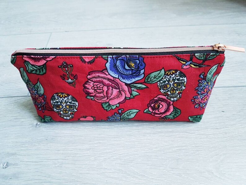 Trousse rouge motifs variés doublée coton noir molletonné - Etsy France