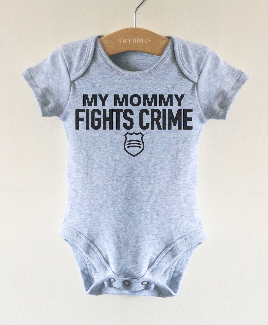 Mommy Fights Crime Baby Body -Polizei Baby Body, Polizist Geschenke ...