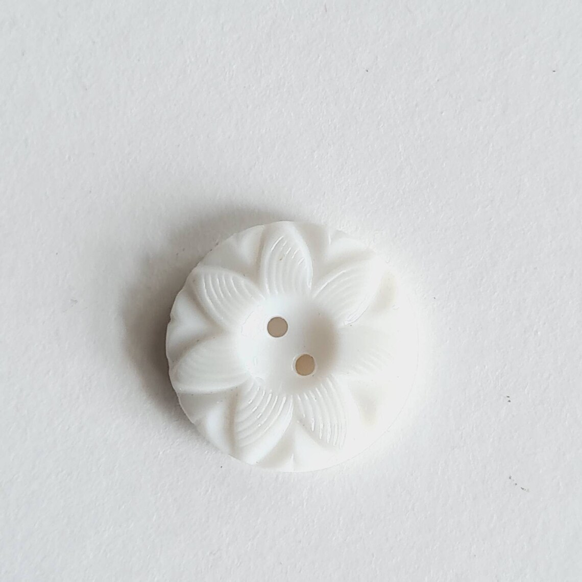 Retro / Vintage Small 8 Ivory White Floral Hard Plastic Buttons - Etsy