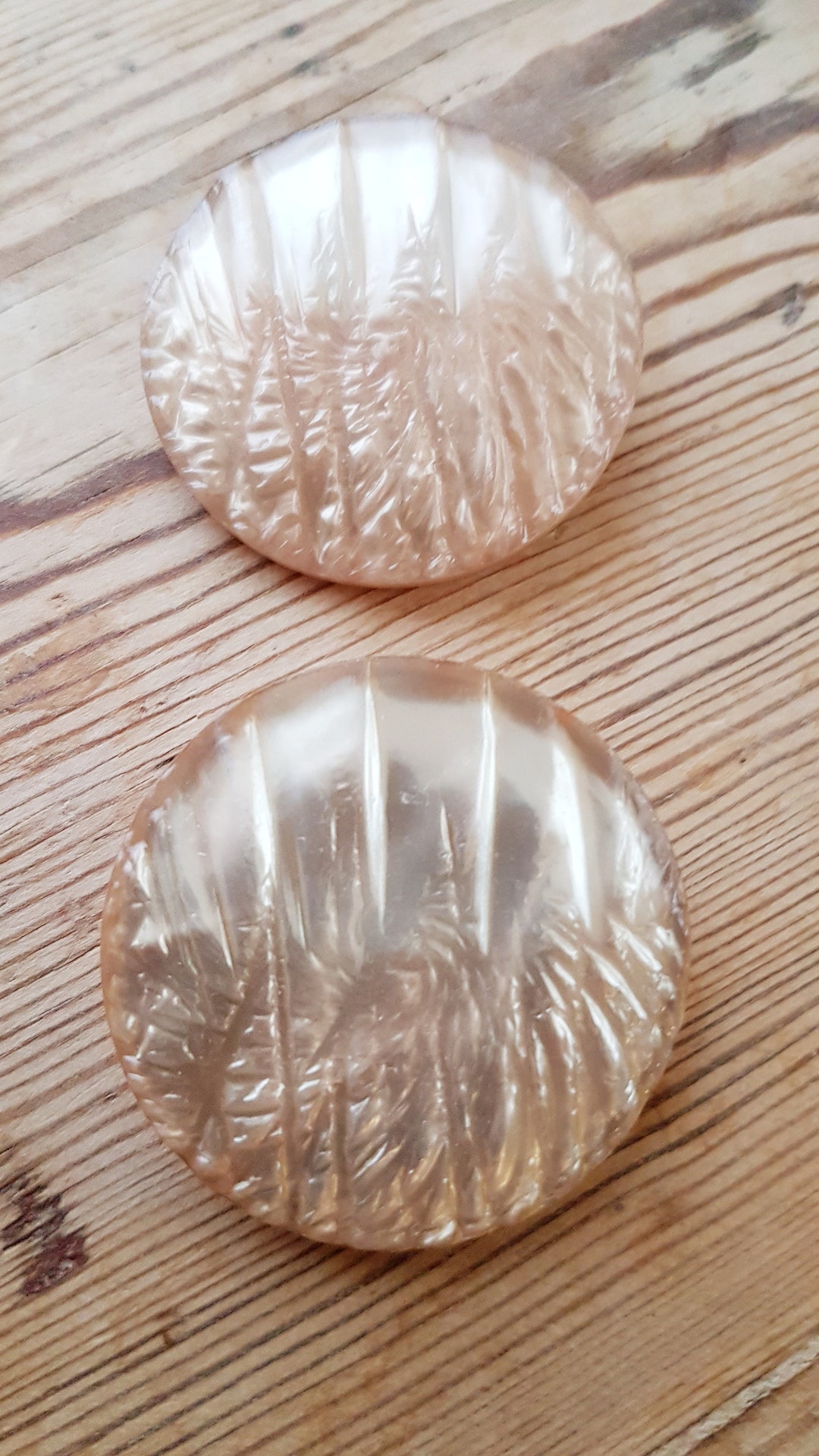 2 Shiny Skin Tone/white / Beige Buttons Vintage Large 1 4/6" X 1 4/6 ...