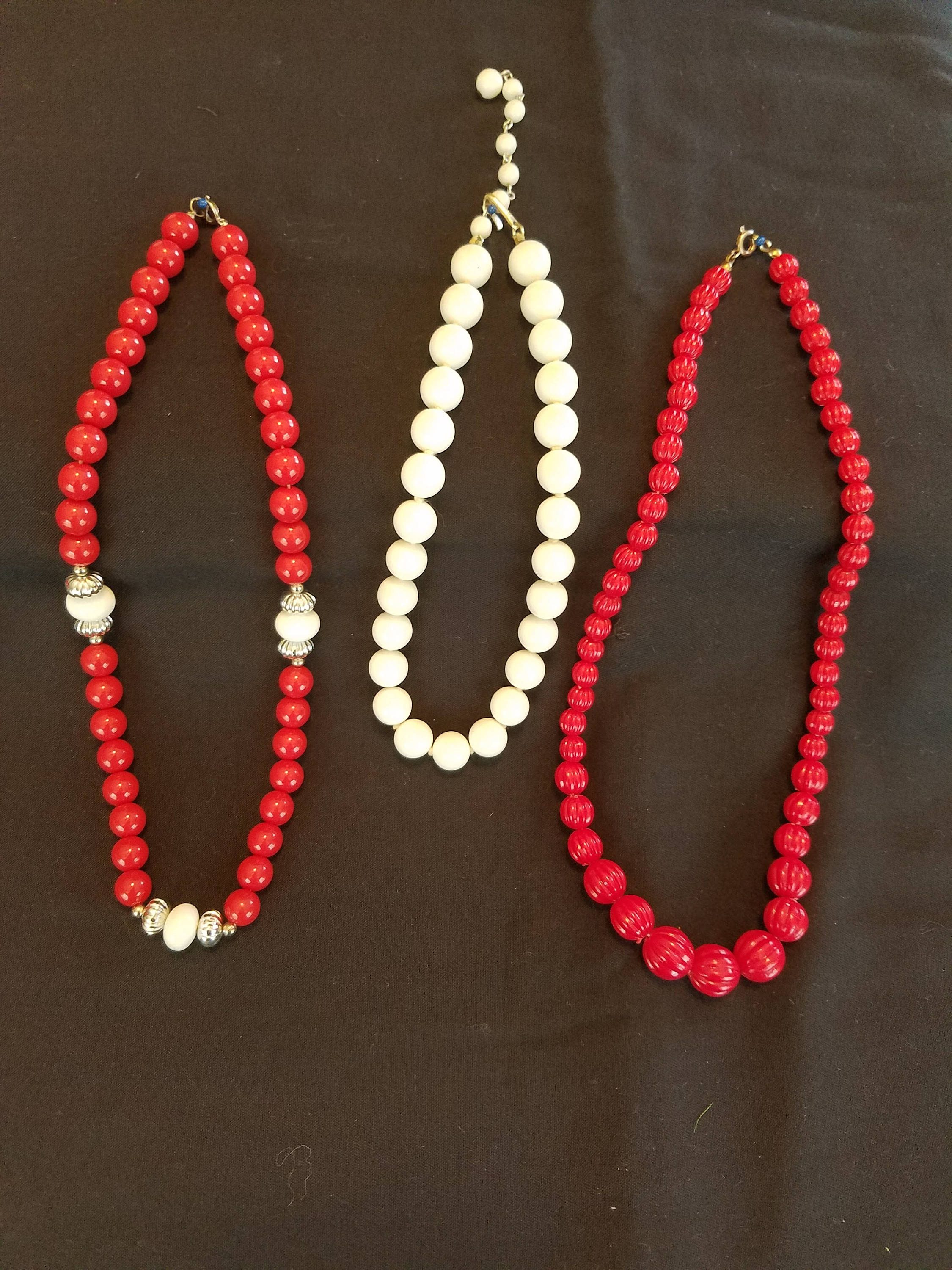 Grupo de collares de cuentas rojos y blancos - Etsy España