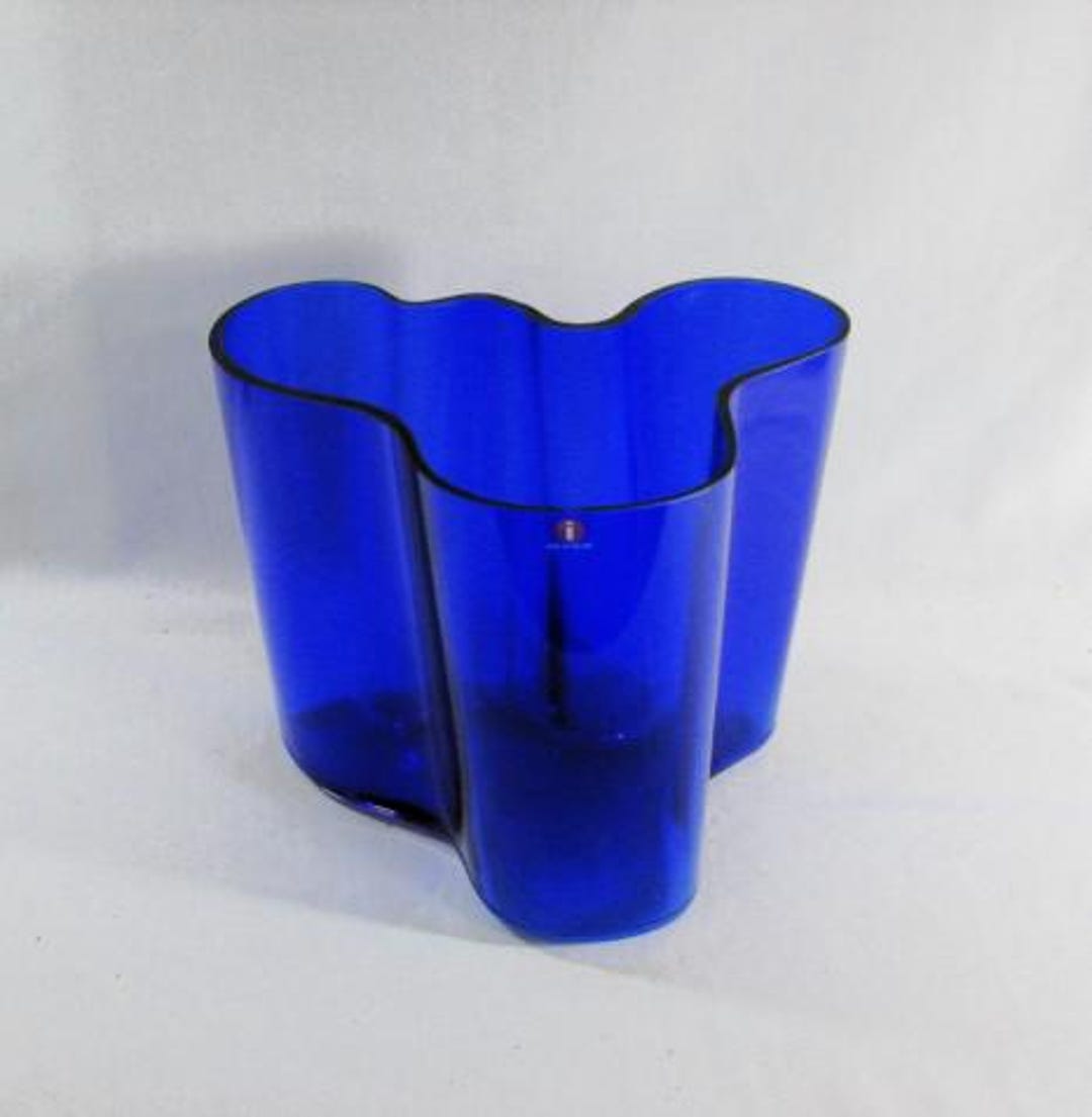 Alvar Aalto Savoy Vase in Cobalt Blue, Limited Edition 1994, Iittalia ...