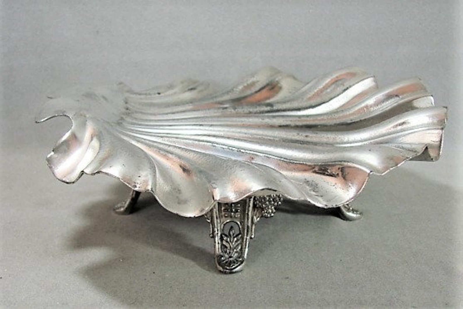 Silver Plate Footed Clam Shell Meriden Britannia Co. 19th | Etsy
