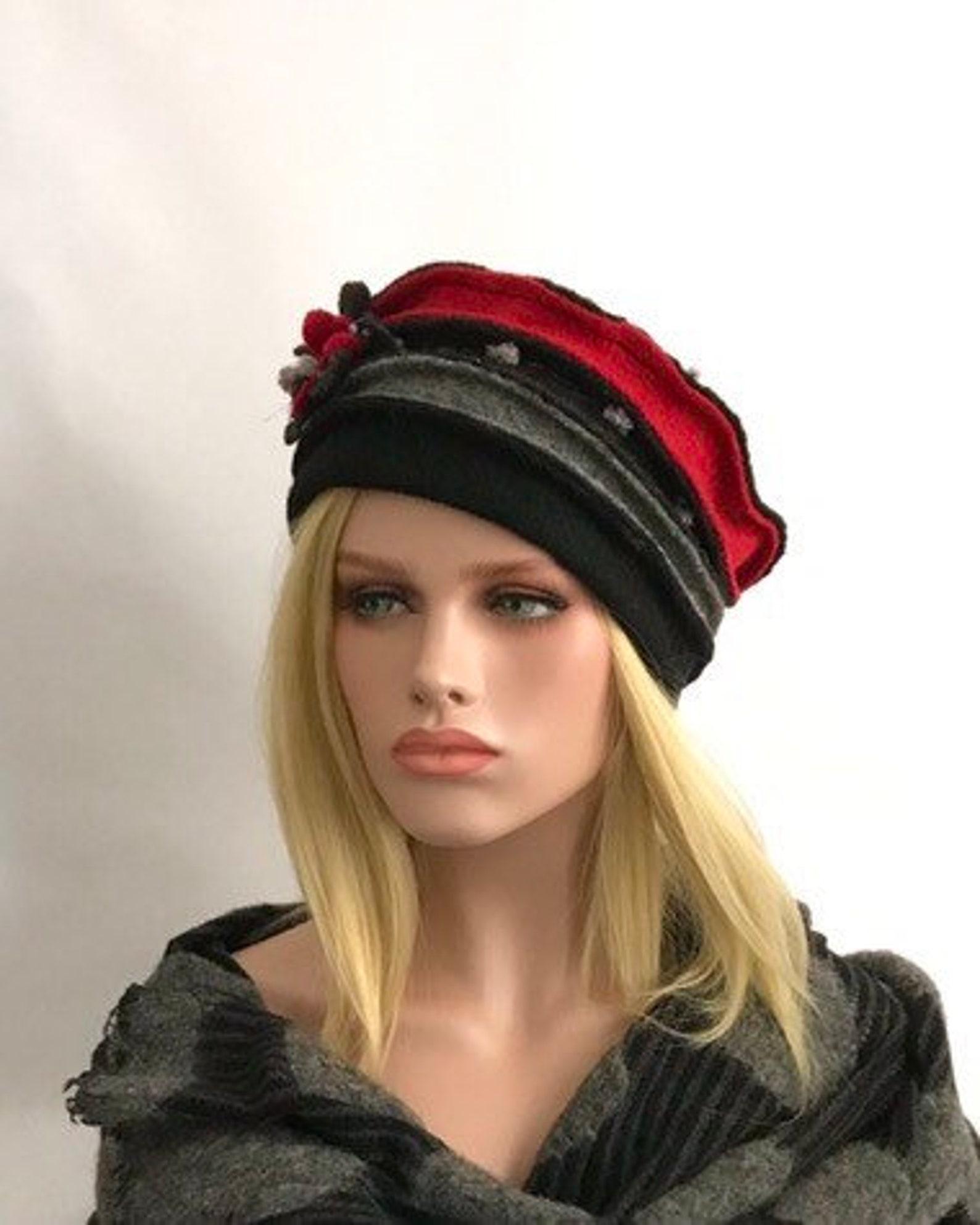 Chapeau Femme . Chapeau Anais Noir-Rouge -Gris en laine bouillie ...