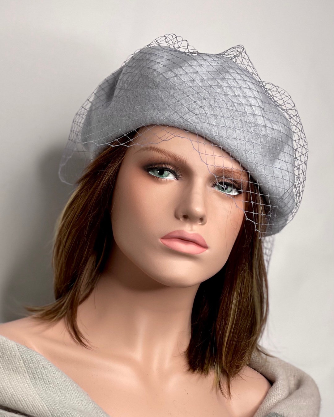 Boina Paris de lana azul/gris con velo. Gorro de invierno para mujer ...