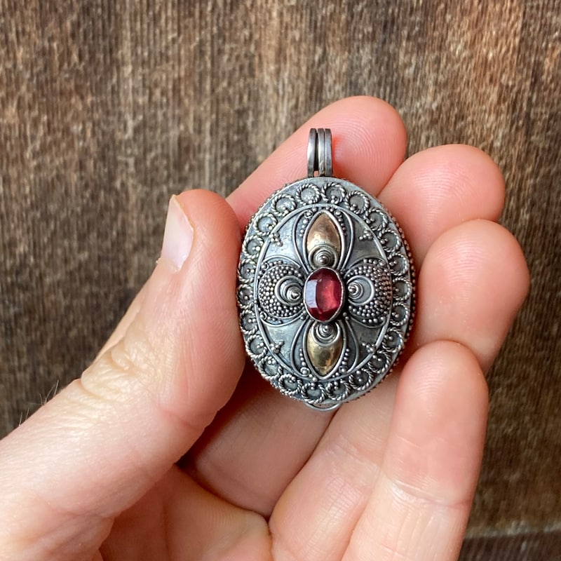 Unique Locket - Etsy