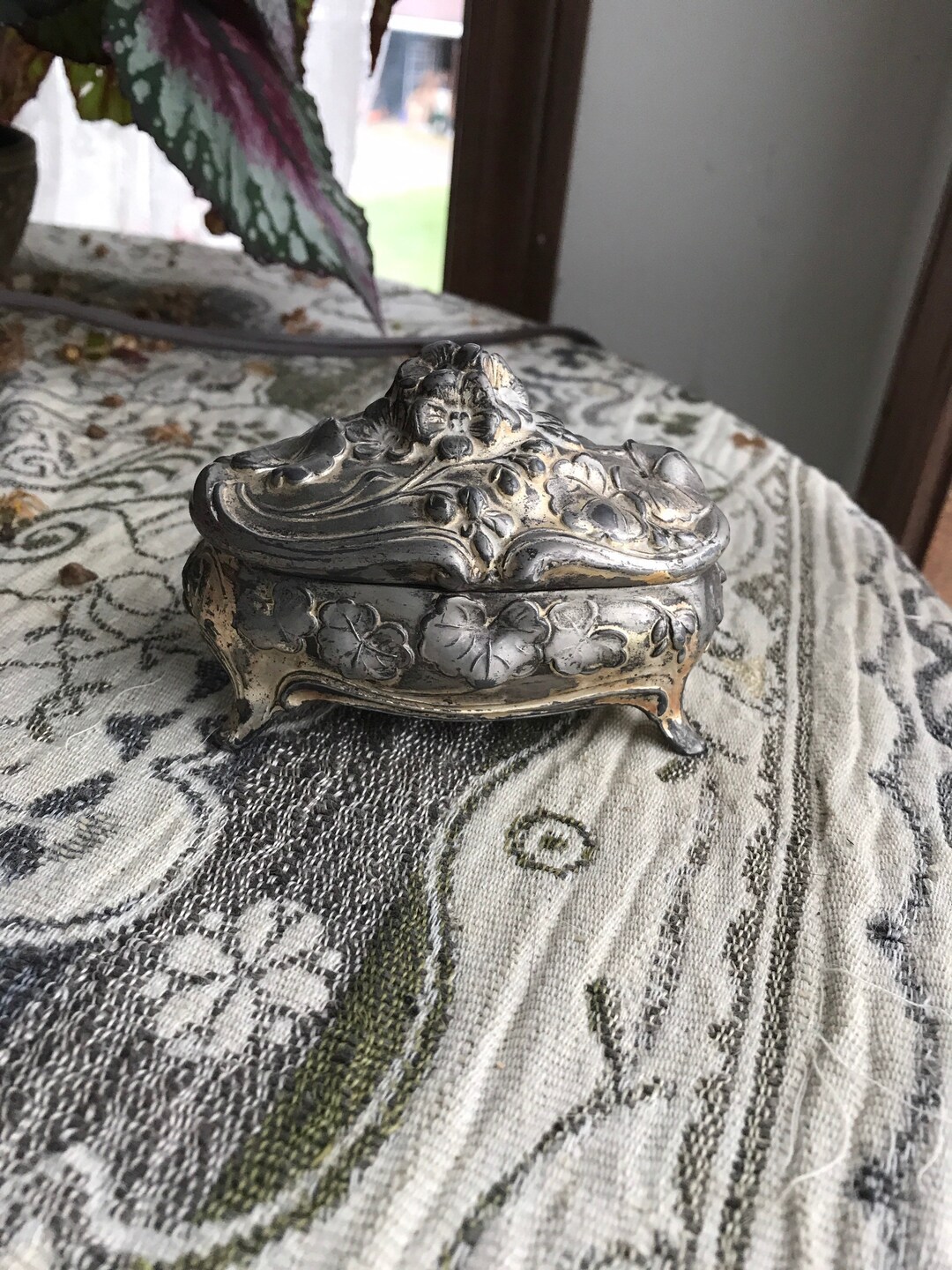 Vintage Old Fashioned Jewelry Box With Embossed Silver Toned Metal ...