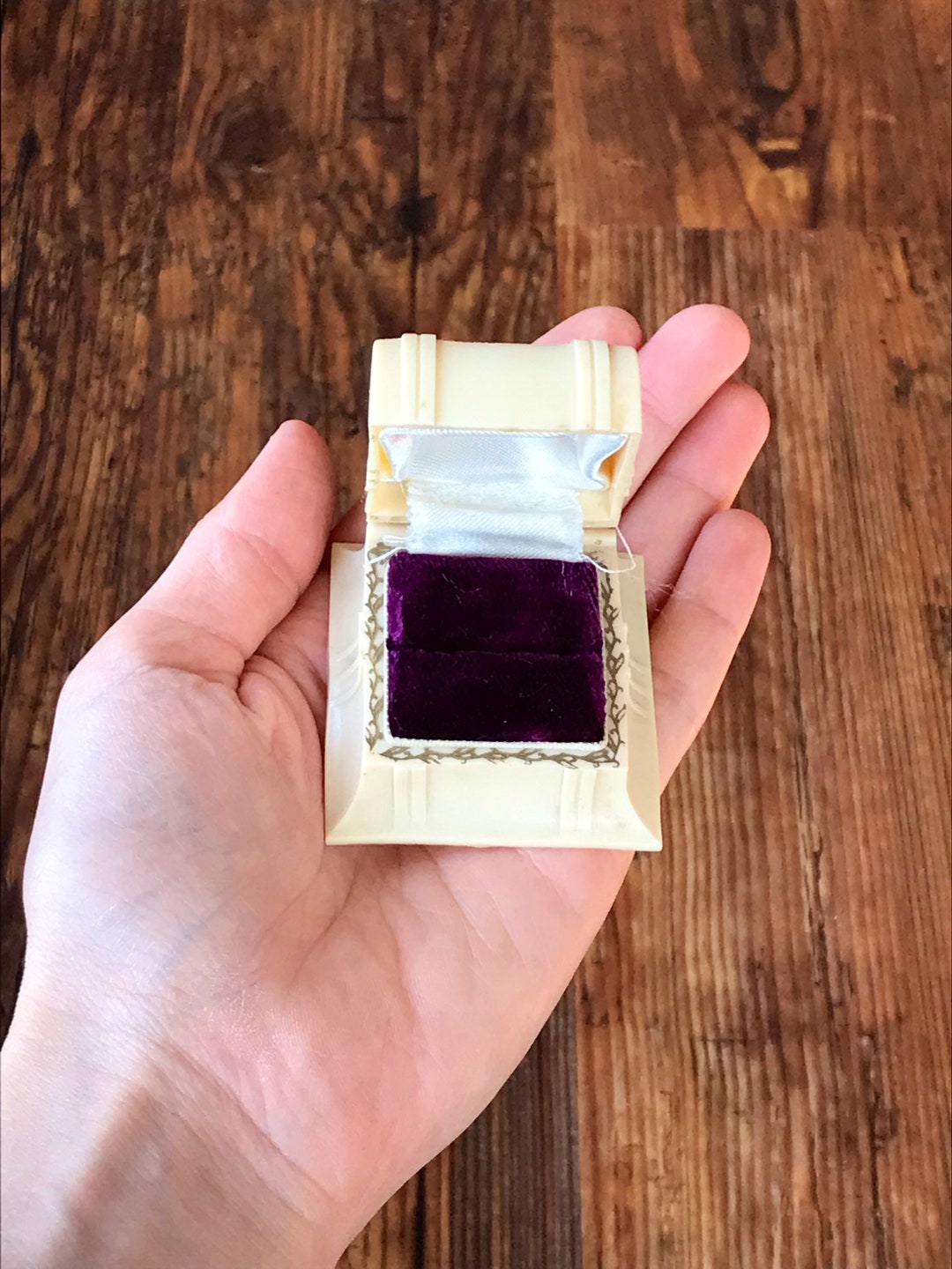 Vintage Made in USA Celluloid Ring Box With Cream Colored Exterior ...
