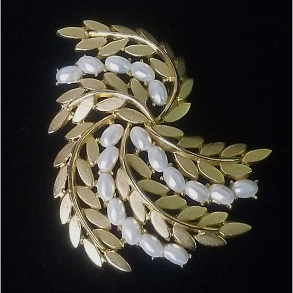 Vintage Crown Trifari Brushed Gold Tone Leaf Wheat Br… - Gem