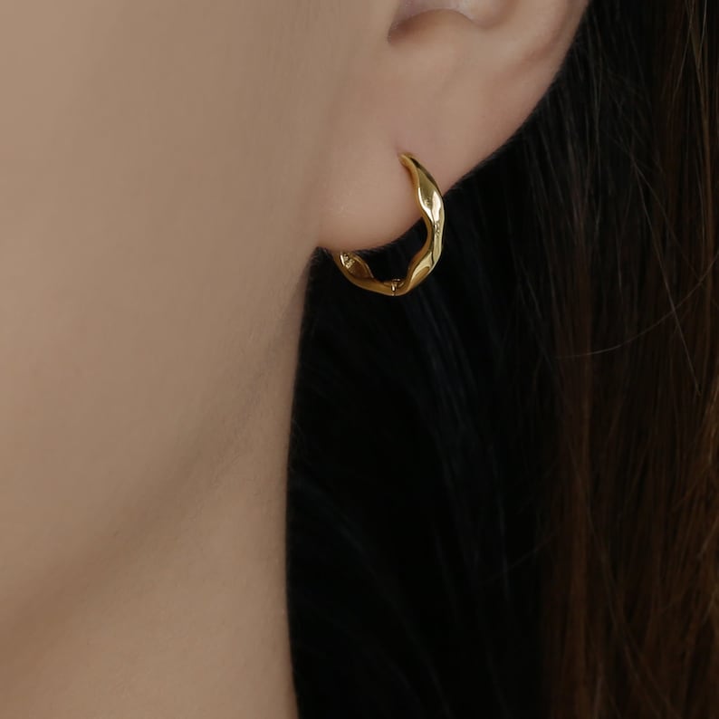14k Solid Gold Wavy Hoop Earring, Organic Shaped Hoop Earring, Medium ...