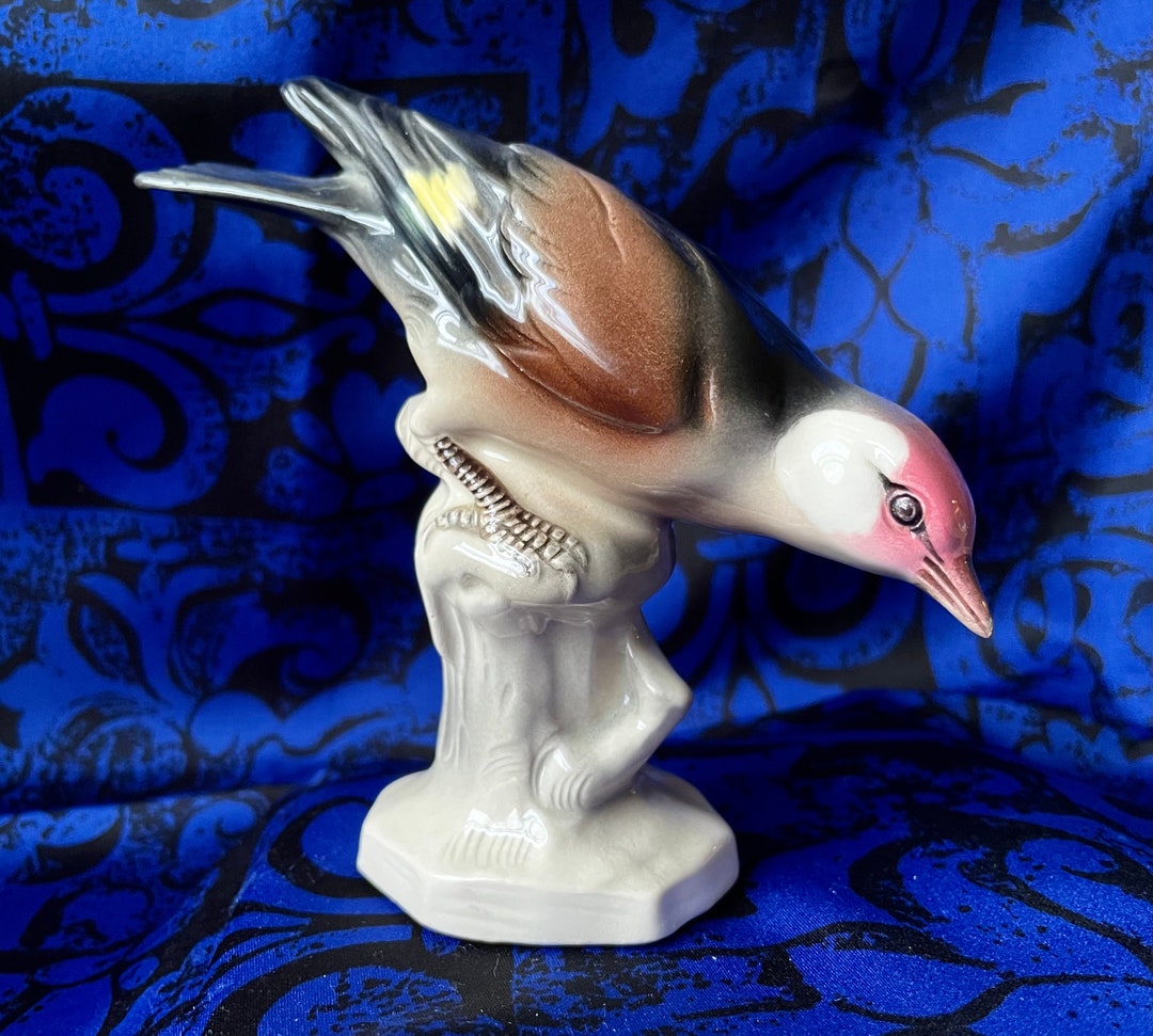 Beautiful Hertwig Katzhutte German Porcelain European Goldfinch ...