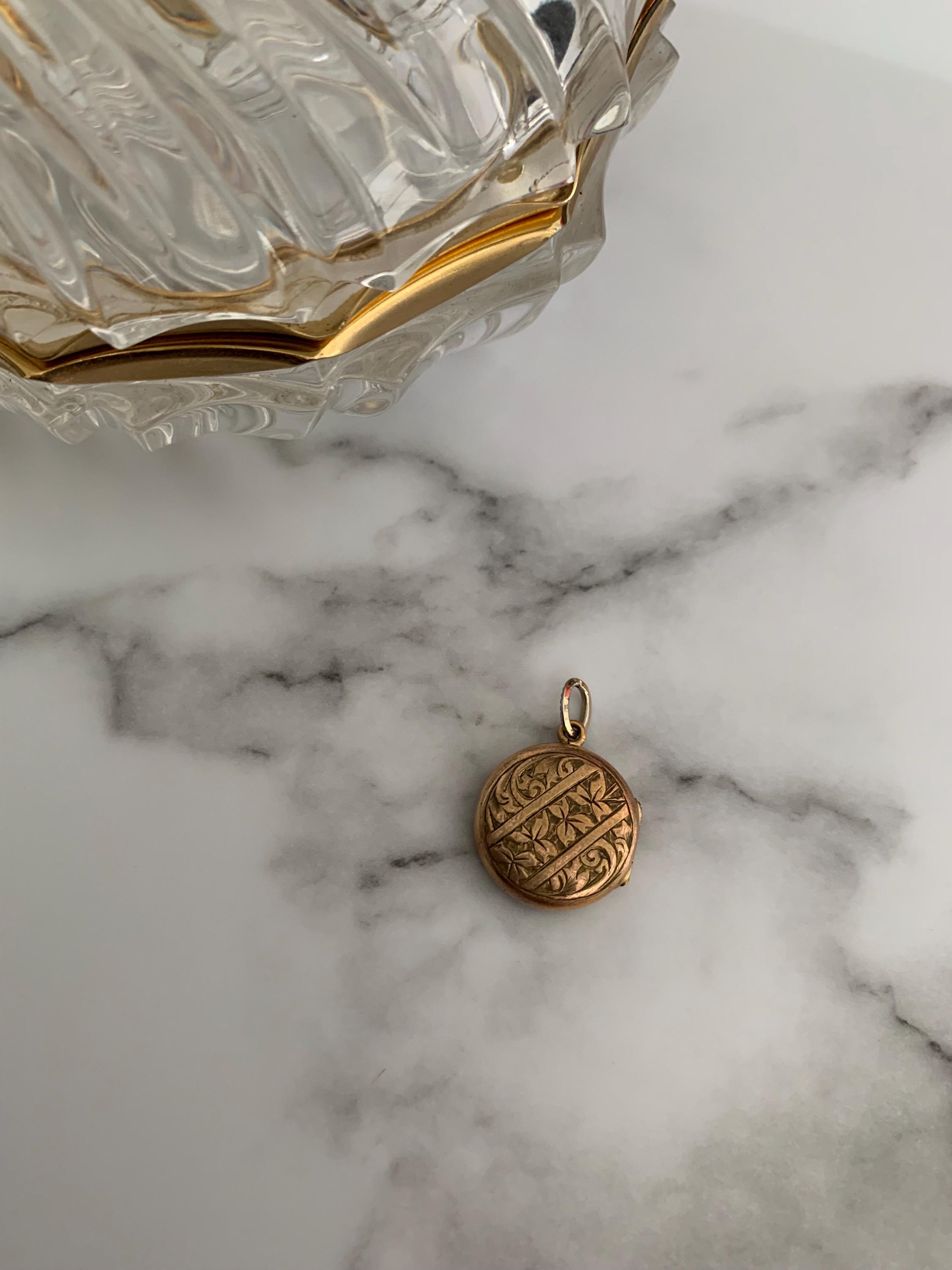 Antique Victorian Rolled Gold Round Locket Leaves Pattern Signs at the ...