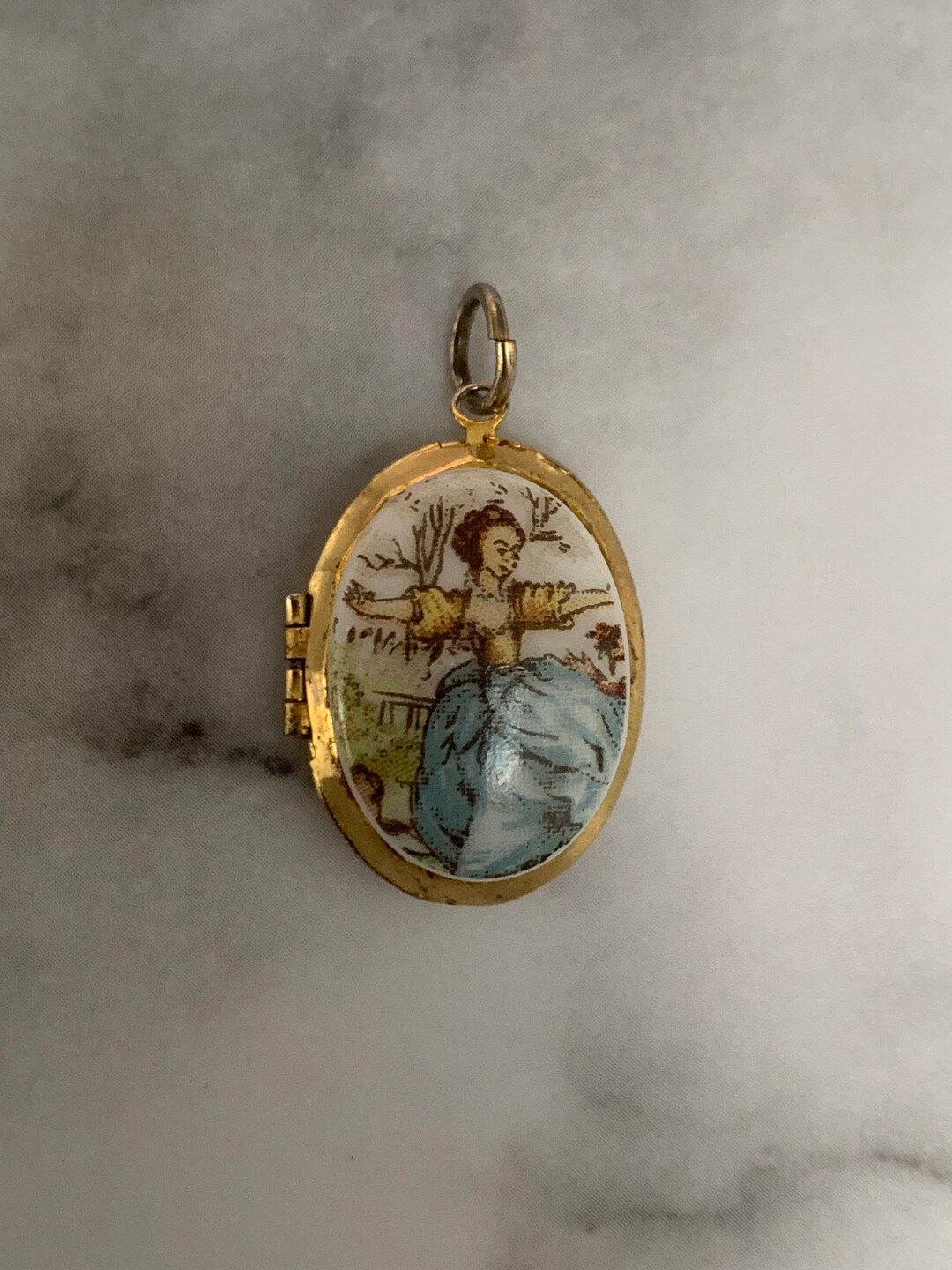 Vintage Oval Locket Portrait of Lady on the Front Sentimental Gold ...
