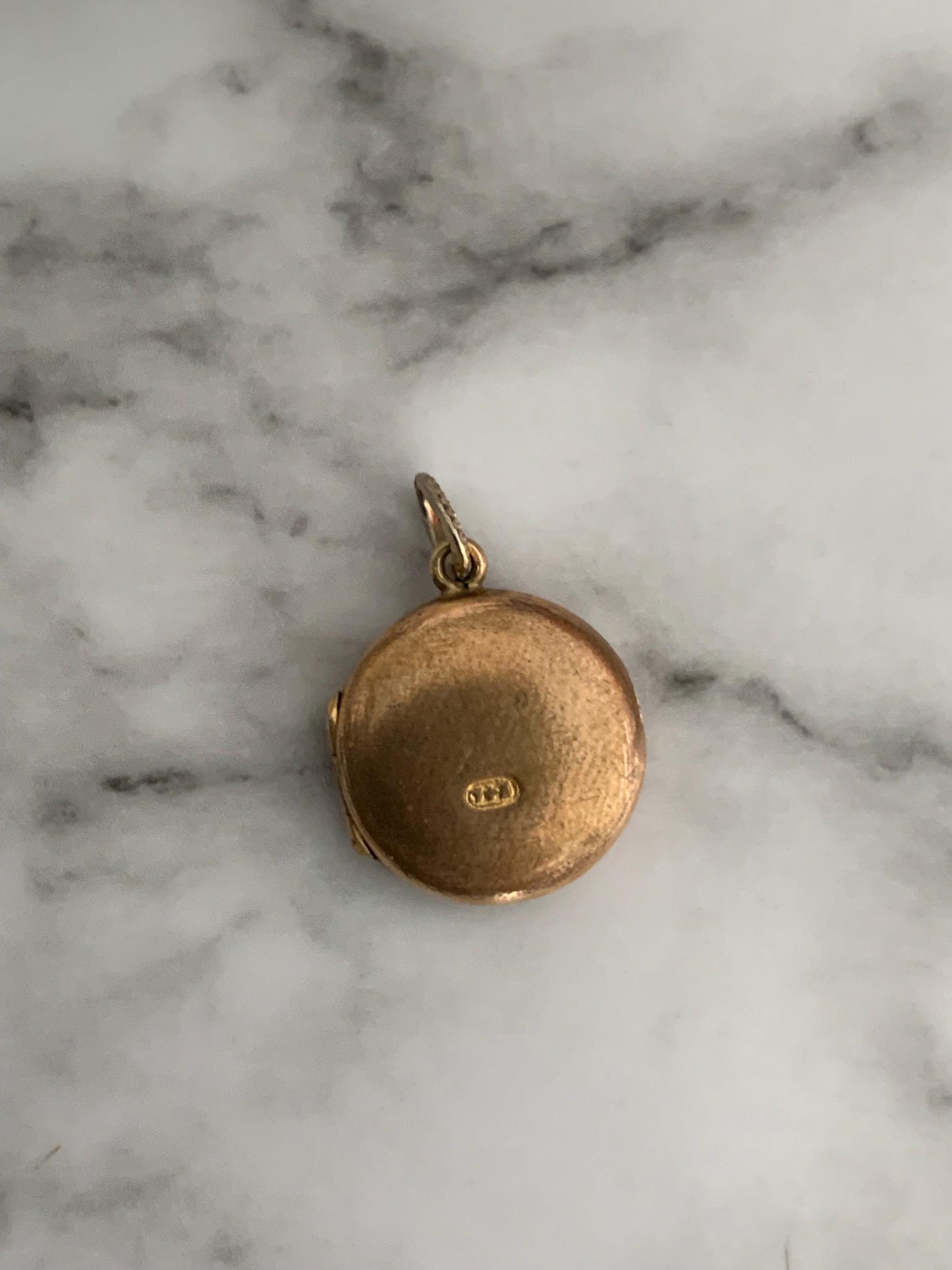 Antique Victorian Rolled Gold Round Locket Leaves Pattern Signs at the ...
