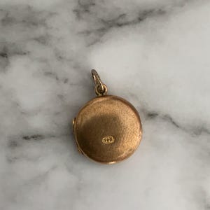 Antique Victorian Rolled Gold Round Locket Leaves Pattern Signs at the ...