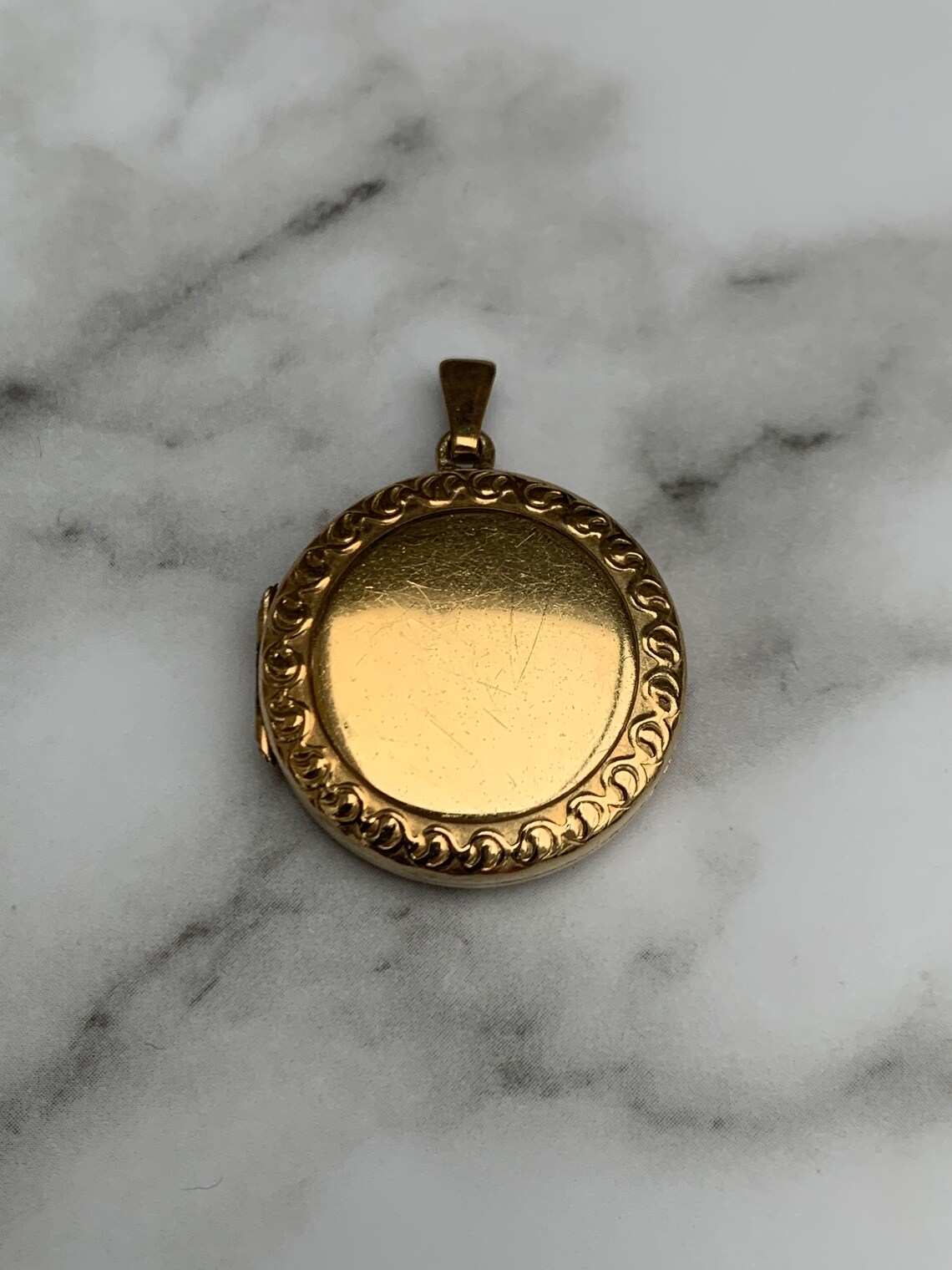 Vintage Rolled Gold Round Circle Locket Engraved Jewelry Ladies Gift ...