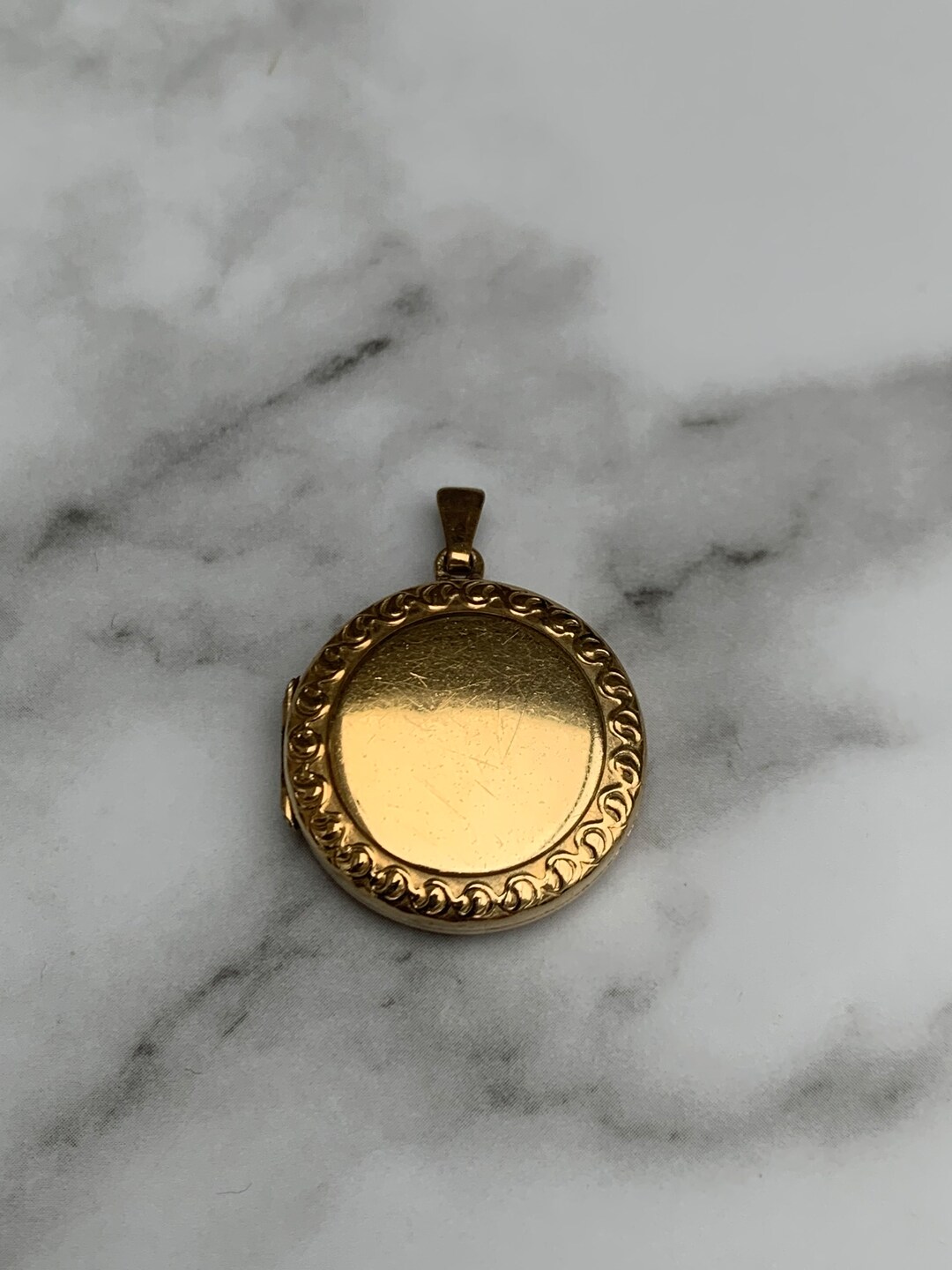 Vintage Rolled Gold Round Circle Locket Engraved Jewelry Ladies Gift ...
