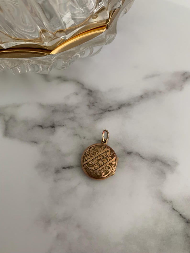 Antique Victorian Rolled Gold Round Locket Leaves Pattern Signs at the ...