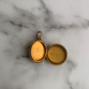Antique Victorian Rolled Gold Round Locket Leaves Pattern Signs at the ...