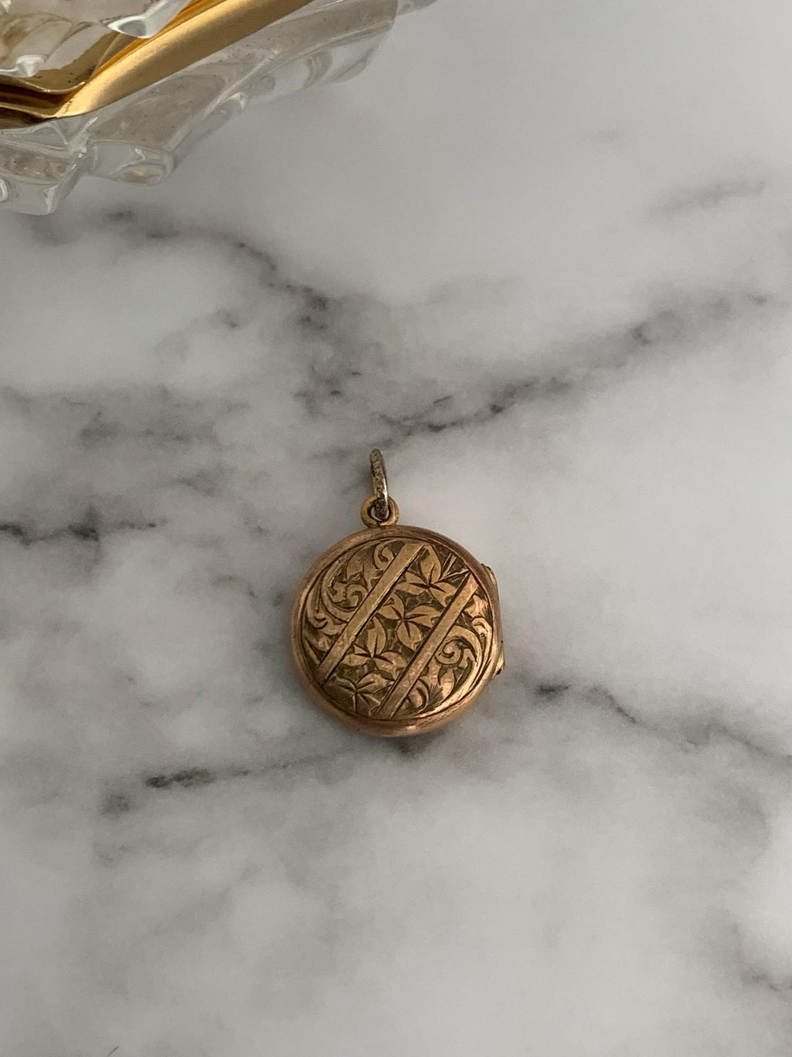 Antique Victorian Rolled Gold Round Locket Leaves Pattern Signs at the ...