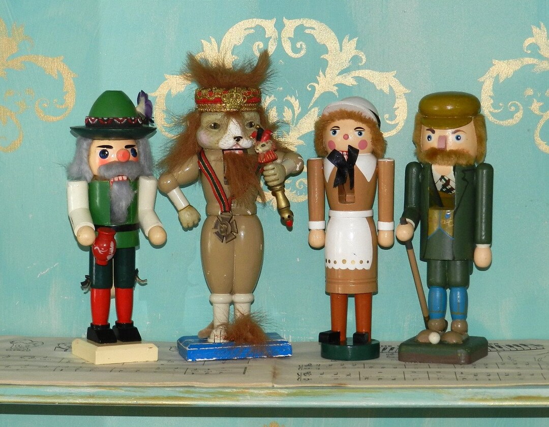 CHO0SE FR0M 3 VINTAGE NUTCRACKERS - Etsy