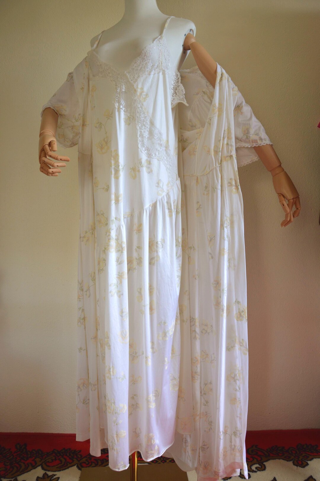 Vintage 1970's Negligee Set // off White Cream Pale Yellow Floral LACE ...